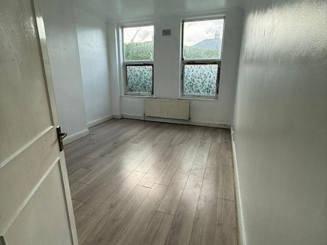 GREENFORD, UB6 2 bed flat to rent £1,550 pcm £358 pw
