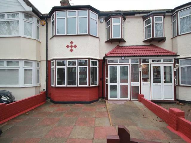 Greenford UB6 4 bed terraced house to rent £2,800 pcm £646 pw