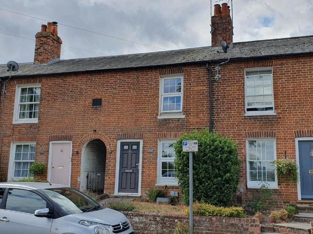 Greenham Road, Newbury 2 bed house to rent £1,395 pcm £322 pw