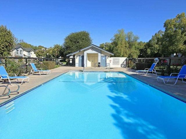 Greenhaven Apts. 2 Bedroom Apartment for Rent at 901 Mohawk St, Bakersfield, CA 93309 Park Stockdale