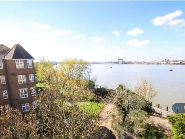 Greenhaven Drive, London, SE28 2 bed flat to rent £1,895 pcm £437 pw