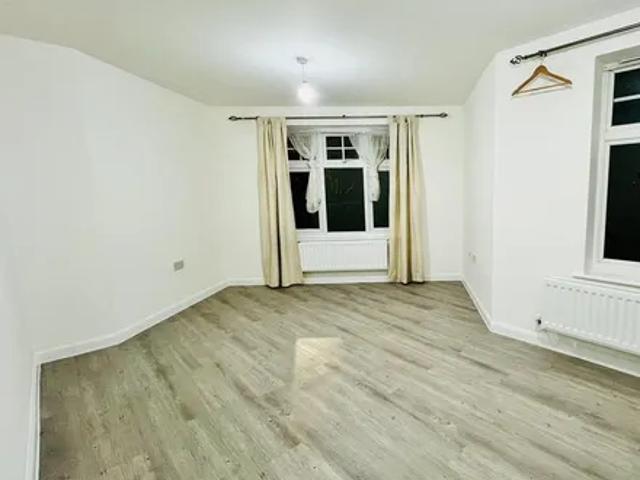 Greenhaven Drive, London, SE28 8FX, United Kingdom | 2 bed apartment for rent #138595183 | Rentberry