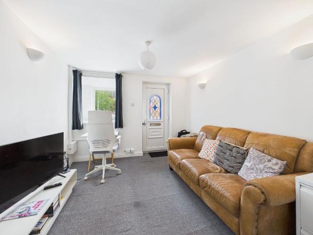 Greenhill Court, Tuffley GL4, 1 bed flat to rent, £800 pcm | PrimeLocation