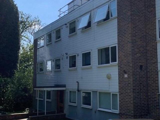 Greenhill, Buckhurst Hill, IG9 2 bed flat to rent £1,700 pcm £392 pw