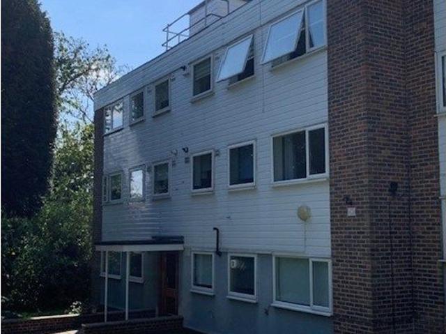 Greenhill, Buckhurst Hill IG9, 2 bed flat to rent, £1,700 pcm | PrimeLocation