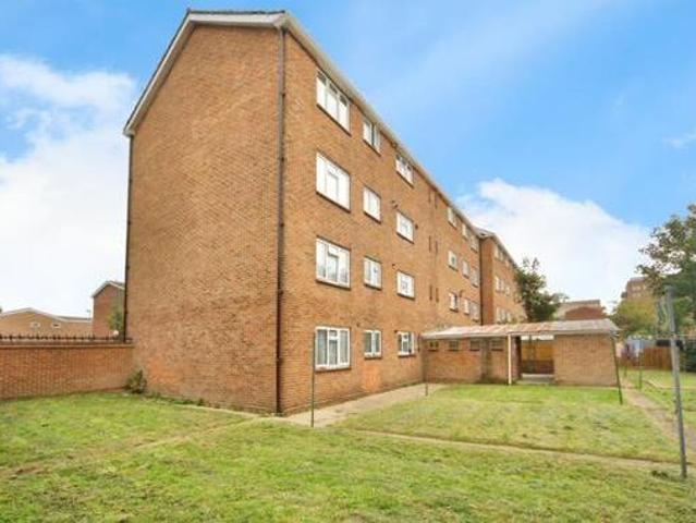Greenhill Grove, Manor Park, 3 Bedroom Flat