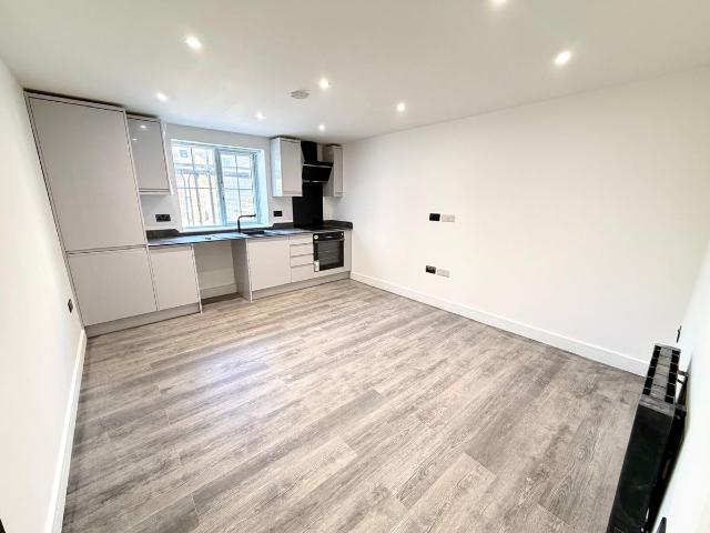Greenhill Lane, Alfreton DE55, 2 bed flat to rent, £725 pcm | PrimeLocation
