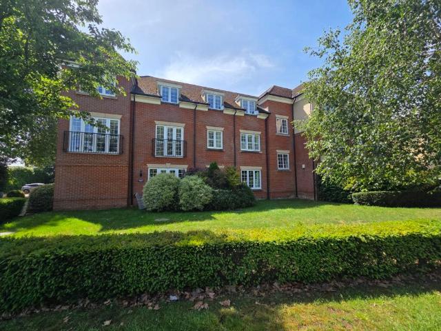 Greenhill, Twyford, Banbury, Oxon OX17, 2 bed flat to rent, £1,200 pcm | PrimeLocation