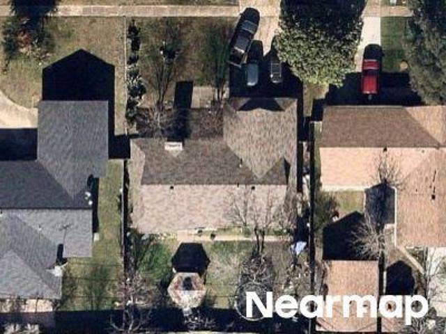 Greenhollow Ln