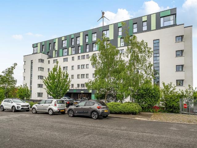 Greenhouse, Leeds LS11, 3 bed flat to rent, £995 pcm | PrimeLocation