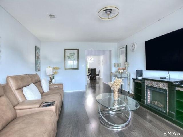 Greenhouse Rd Unit D, Bridgeport, Condo For Sale