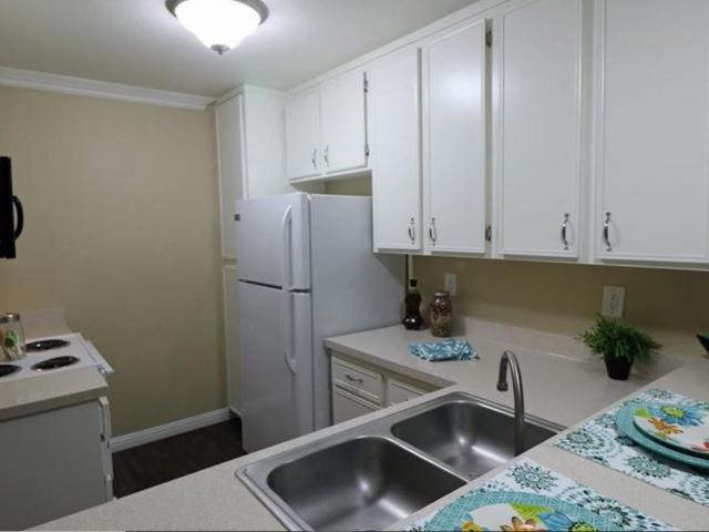 Greenhouse 2 Bedroom Apartment for Rent at 1220 Deerpark Dr, Fullerton, CA 92831
