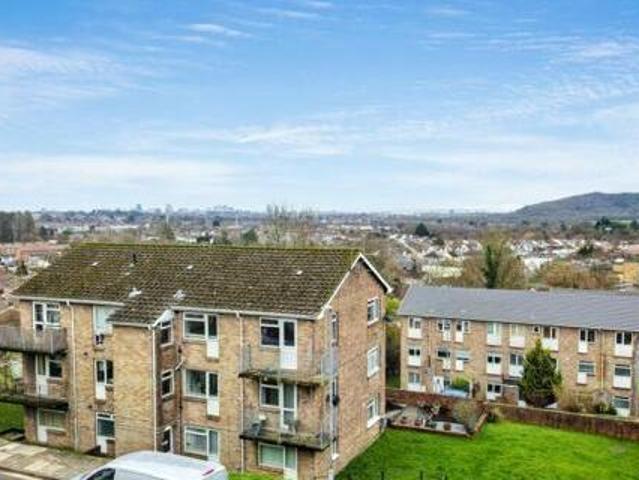 Greenland Crescent, Cardiff, 2 Bedroom Flat