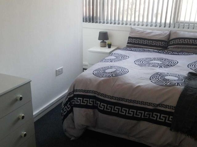 Greenlawns DY4, Room to rent, £758 pcm | PrimeLocation
