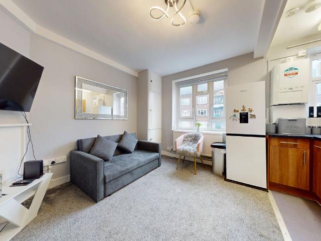 Greenleaf Close, London SW2, 1 bed flat to rent, £1,950 pcm | PrimeLocation