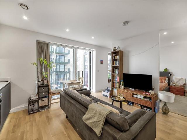 Greenleaf Walk, The Green Quarter. Studio to rent £1,650 pcm £381 pw
