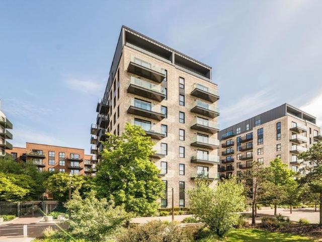 Greenleaf Walk, UB1, London