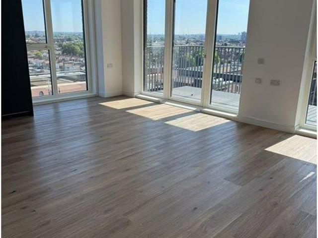 Greenleaf Walk, London UB1, 2 bed flat to rent, £1,985 pcm | PrimeLocation