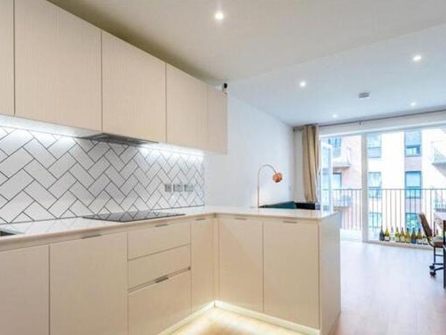 Greenleaf Walk, Southall, Studio Flat For