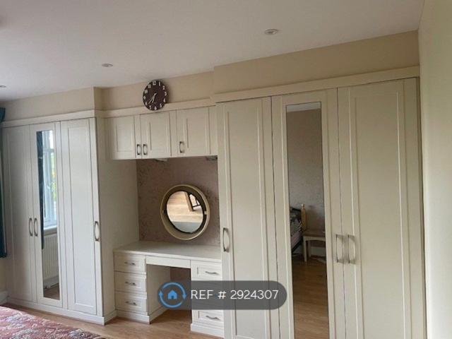Greenleafe Drive, Ilford IG6, Room to rent, £875 pcm | PrimeLocation