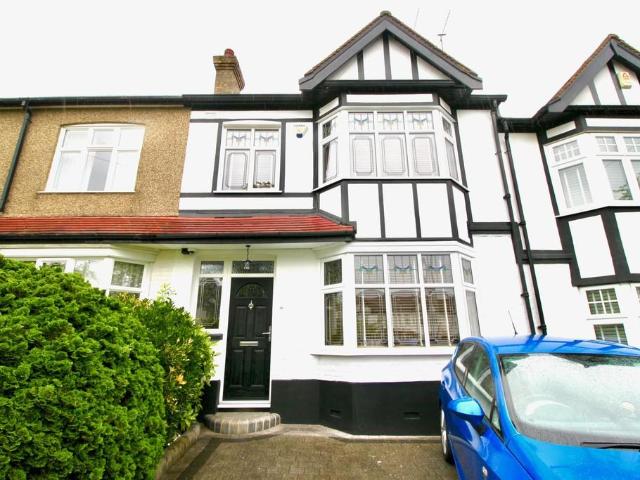 Greenstead Gardens, Woodford Green IG8 3 bed terraced house to rent £2,250 pcm £519 pw