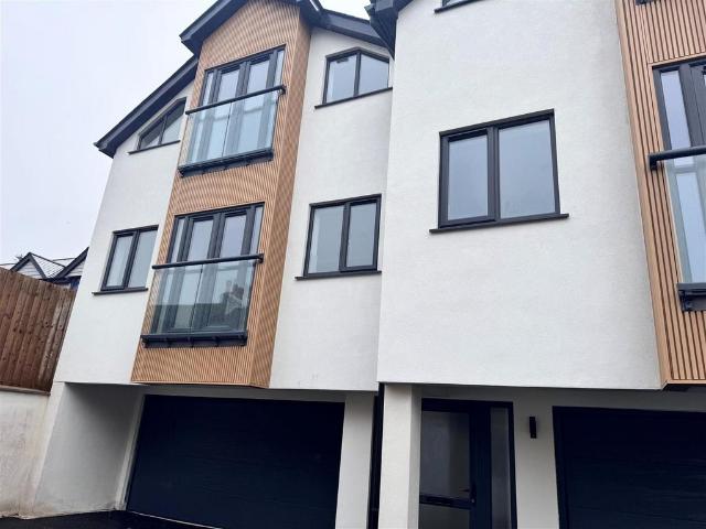 Greenswood Road, Brixham 2 bed apartment to rent £1,175 pcm £271 pw