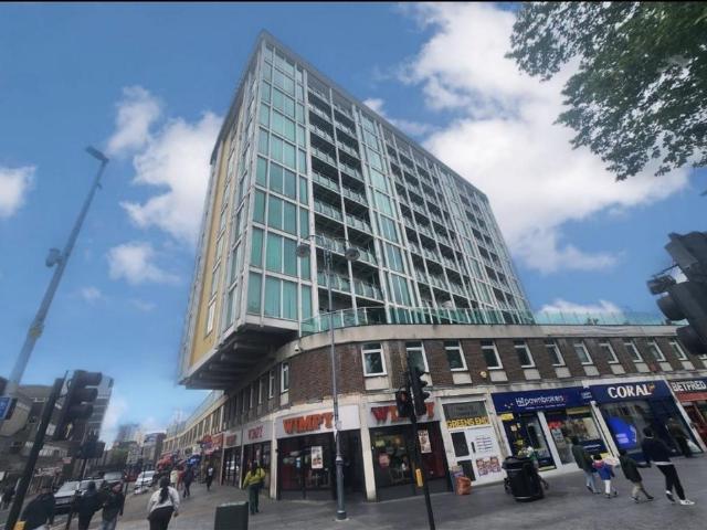 Greens End, London, London, London, SE18 3 bed penthouse to rent £2,200 pcm £508 pw