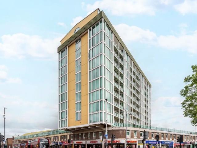 Greens End, London SE18, 2 bed flat to rent, £2,000 pcm | PrimeLocation