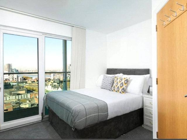 Greens End, Woolwich, London SE18, 3 bed flat to rent, £2,200 pcm | PrimeLocation