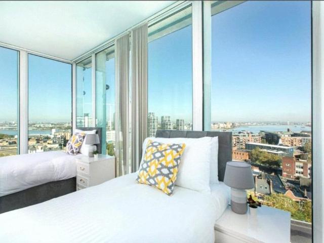 Greens End, Woolwich, London, SE18 3 bed penthouse to rent £2,200 pcm £508 pw