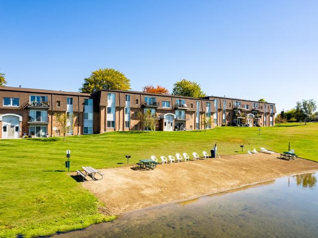Greens Lake Apartments 2 Bedroom Apartment for Rent at 5605 Parview Dr, Clarkston, MI 48346