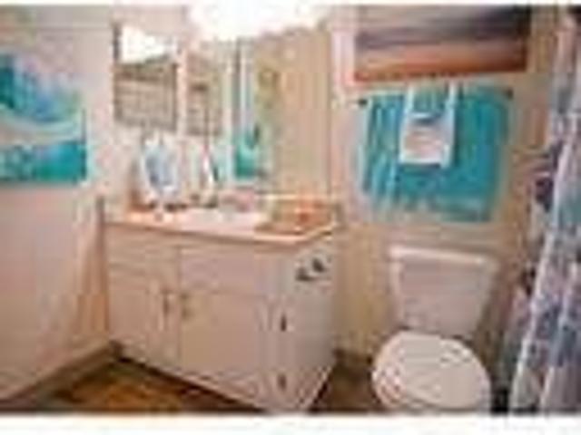 Greensboro, prime location 2 bedroom, Townhouse