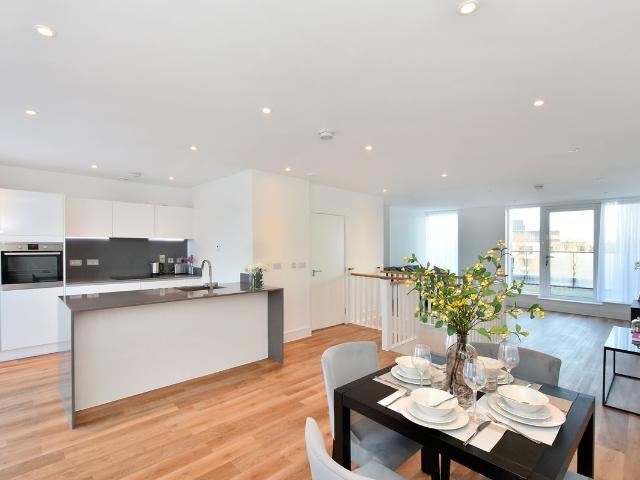 Greenside Road W12, 2 bed flat to rent, £3,400 pcm | PrimeLocation
