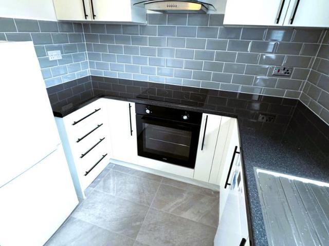 Greenslade Road, Barking IG11 2 bed flat to rent £1,600 pcm £369 pw