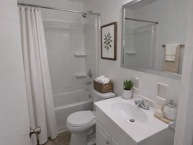 Greentree Apartments 2 Bedroom Apartment for Rent at 2524 Tamarack Ln, Indianapolis, IN 46227 South Perry