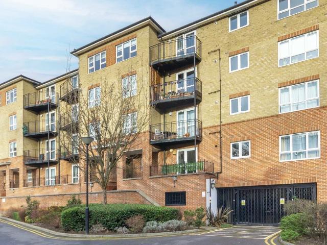 Greenview Close, Acton W3, 1 bed flat to rent, £1,700 pcm | PrimeLocation
