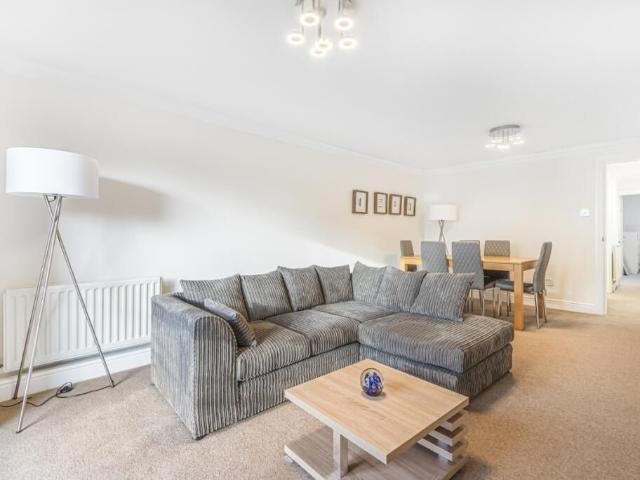 Greenview Close, London W3, 2 bed flat to rent, £2,200 pcm | PrimeLocation
