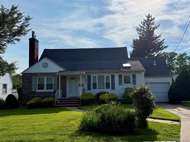 Greenway W, New Hyde Park, Home For Sale
