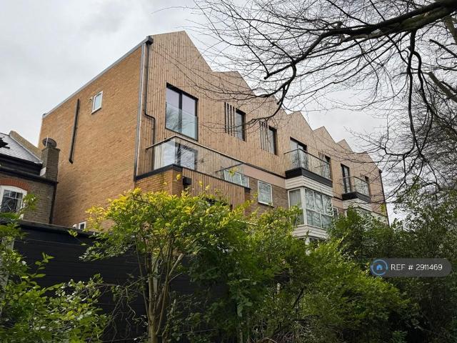Greenway Court, Ilford, IG1 2 bed maisonette to rent £2,000 pcm £462 pw