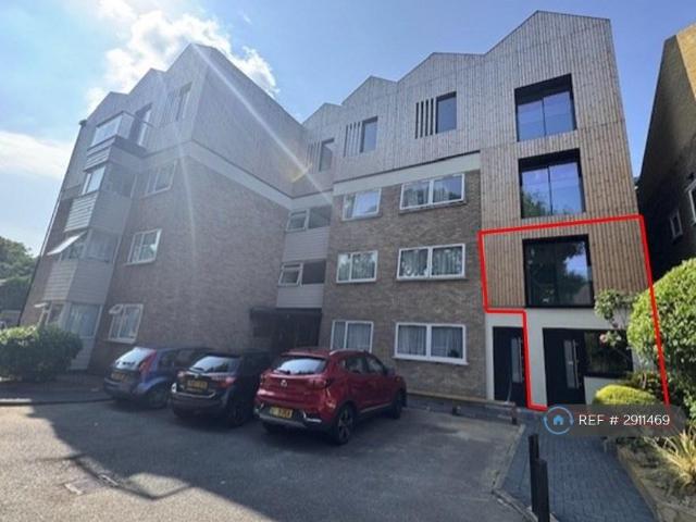 Greenway Court, Ilford, IG1 2 bed maisonette to rent £2,100 pcm £485 pw