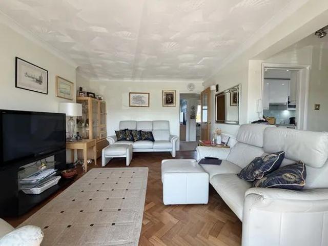 Greenway Court, Marine Drive, Rotting. 3 bedroom flat to rent