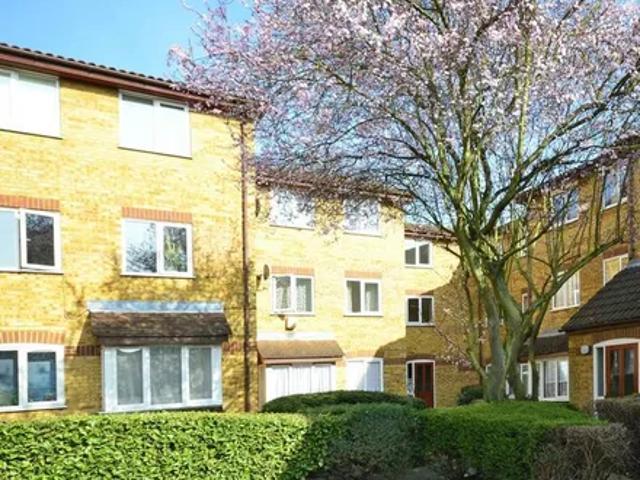 Greenway Close, London, N11 3NS, United Kingdom | 2 bed apartment for rent #140801109 | Rentberry