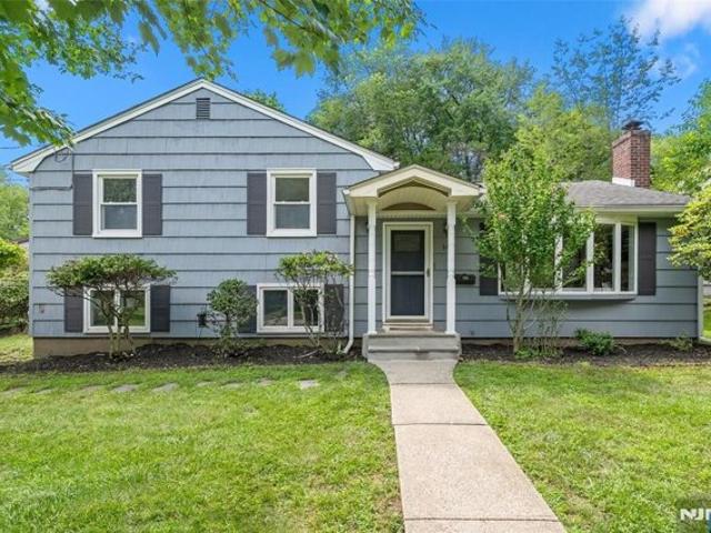 Greenway Ct, Closter, Home For Sale