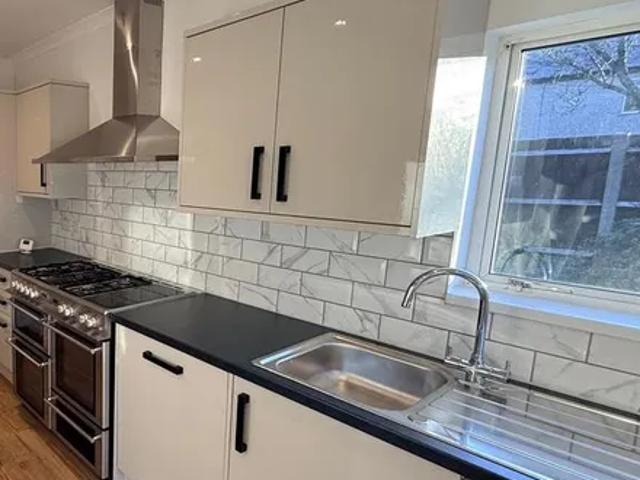 Greenway, London, IG8 7QU, United Kingdom | 4 bed house for rent #167649705 | Rentberry