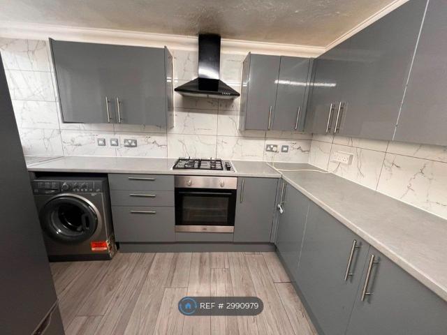 Greenwich Heights, London SE18, 3 bed flat to rent, £2,250 pcm | PrimeLocation