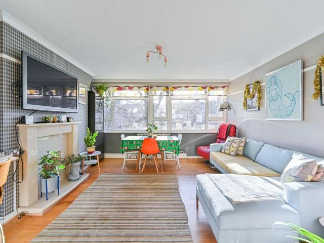 Greenwich High Road, Greenwich. 2 bed flat to rent £3,496 pcm £807 pw