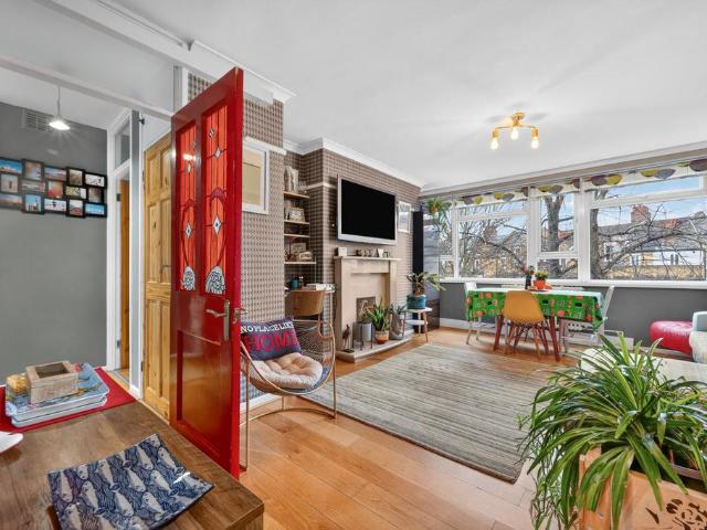 Greenwich High Road, Greenwich. 2 bed flat to rent £3,496 pcm £807 pw