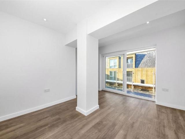 Greenwich High Road, Greenwich 2 bed flat to rent £2,375 pcm £548 pw