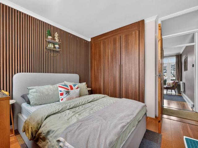 Greenwich High Road, Greenwich, London 2 bed flat to rent £3,496 pcm £807 pw