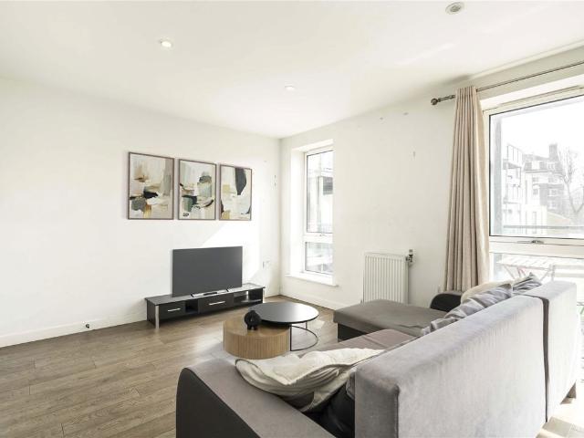 Greenwich High Road, Greenwich SE10, 2 bed flat to rent, £2,200 pcm | PrimeLocation